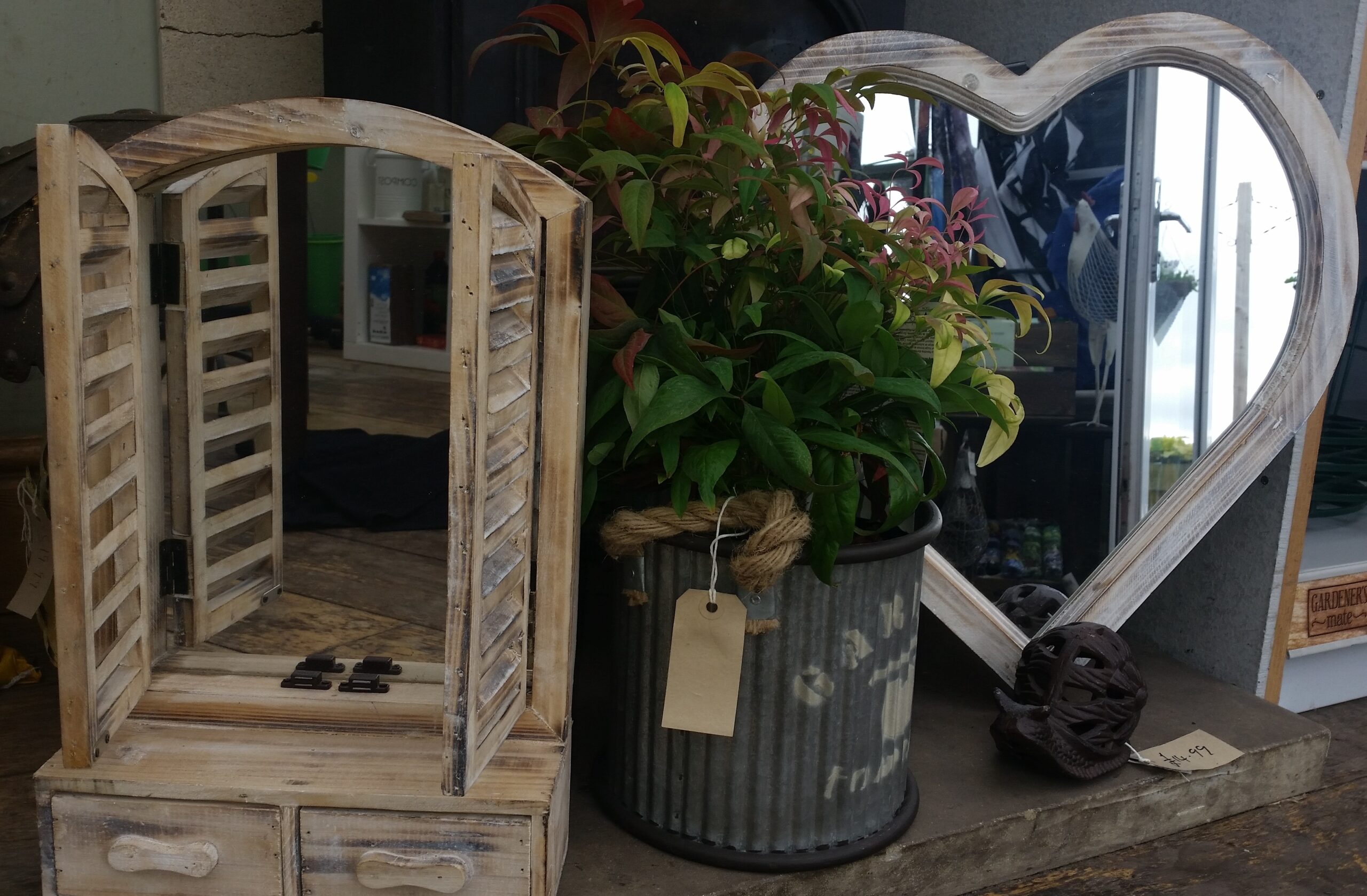 Buy lndoor & outdoor gifts Holmfirth, Saddlesworth & Barnsley